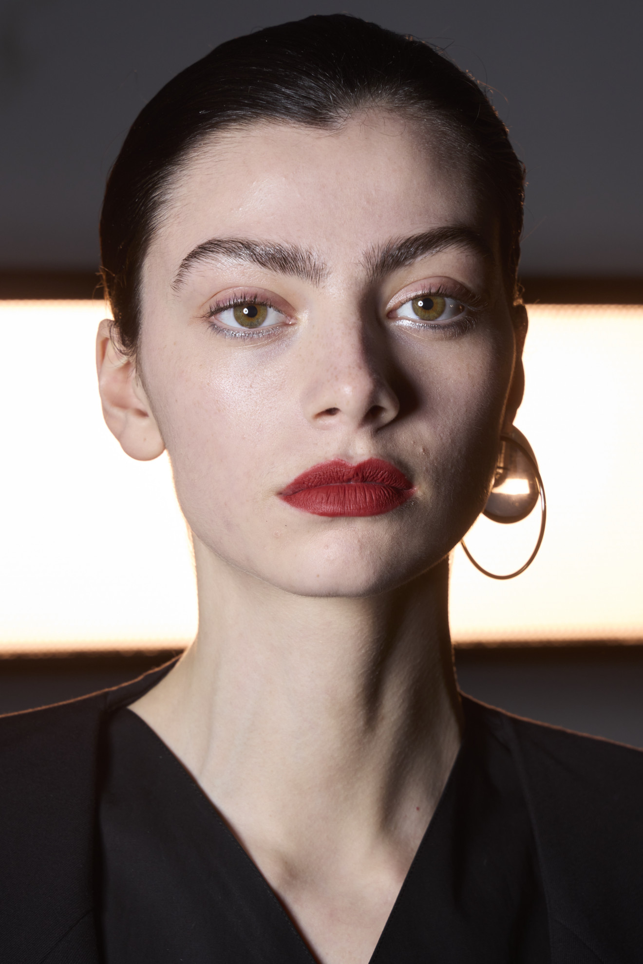 ألوان أحمر شفاه مخملية قوية في شتاء 2024 من عروض نيويورك - مجلة هي